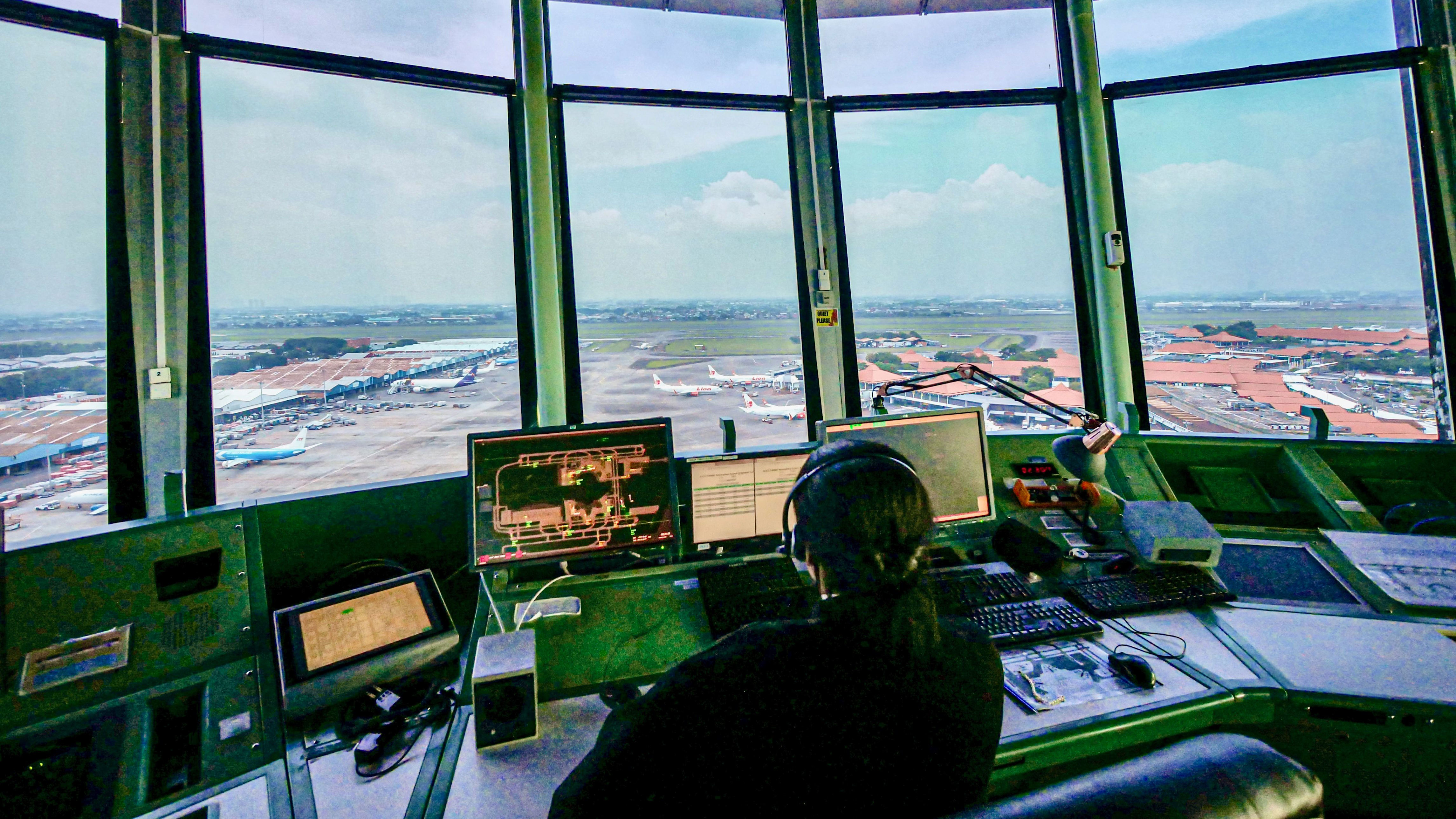 The top 5 highest paid commercial aviation jobs that don't require a ...