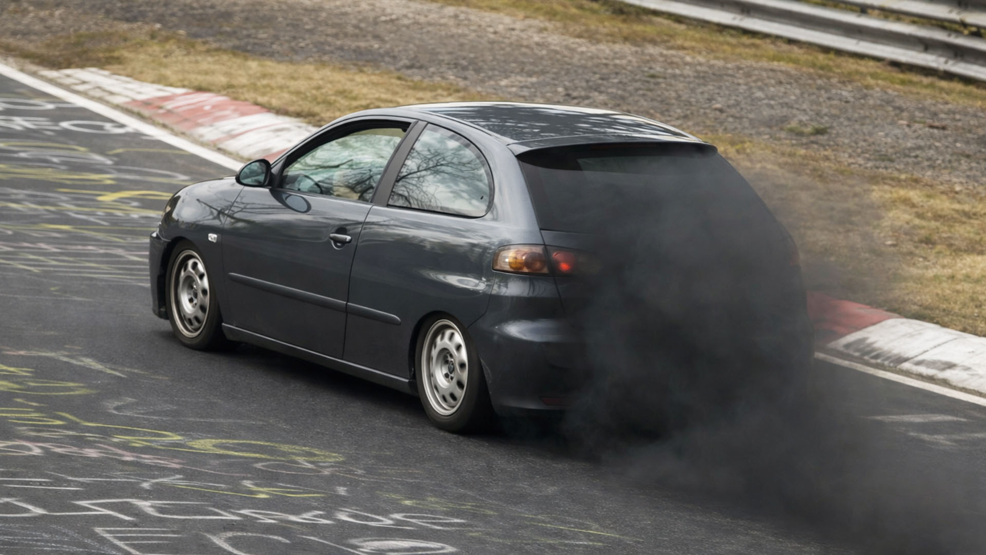 Auto Qualmt Kurz Nach Dem Start