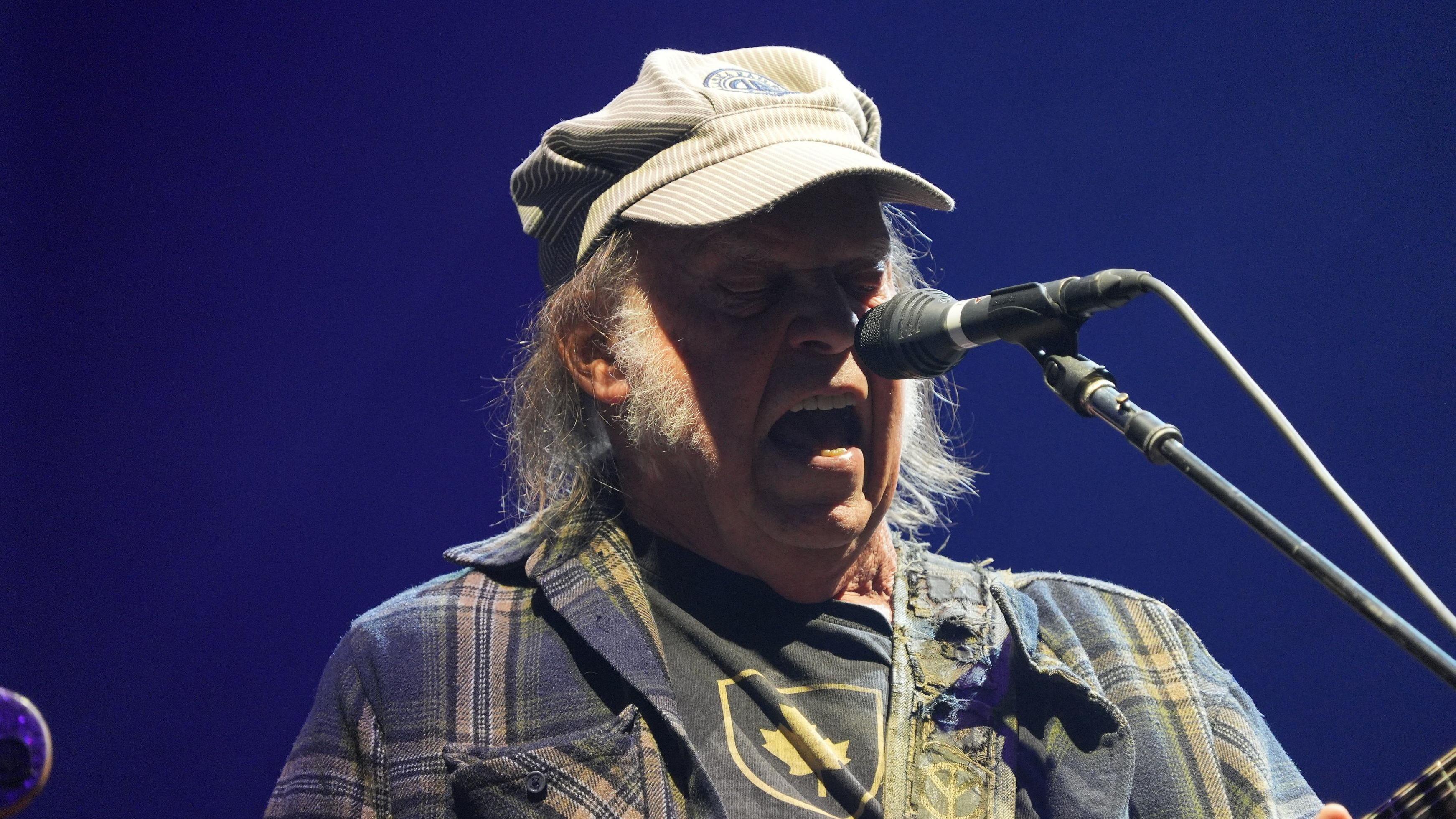 Neil Young cancels planned summer gig in Scotland