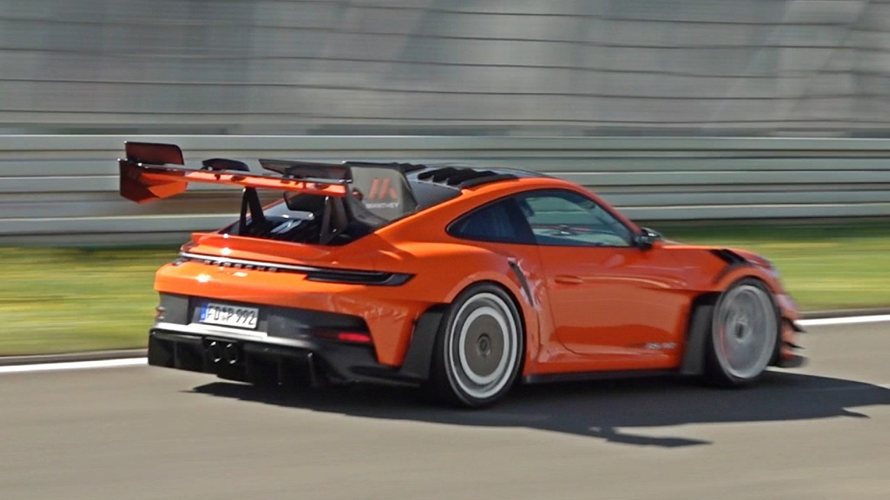 Bugatti, Pagani, Ferrari e Porsche: supercar in pista a tutto gas