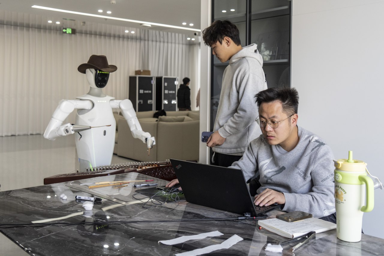 China is going all-in to beat the US on humanoid robots