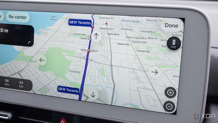 I use both Google Maps and Waze every day, and here's why I can't pick ...