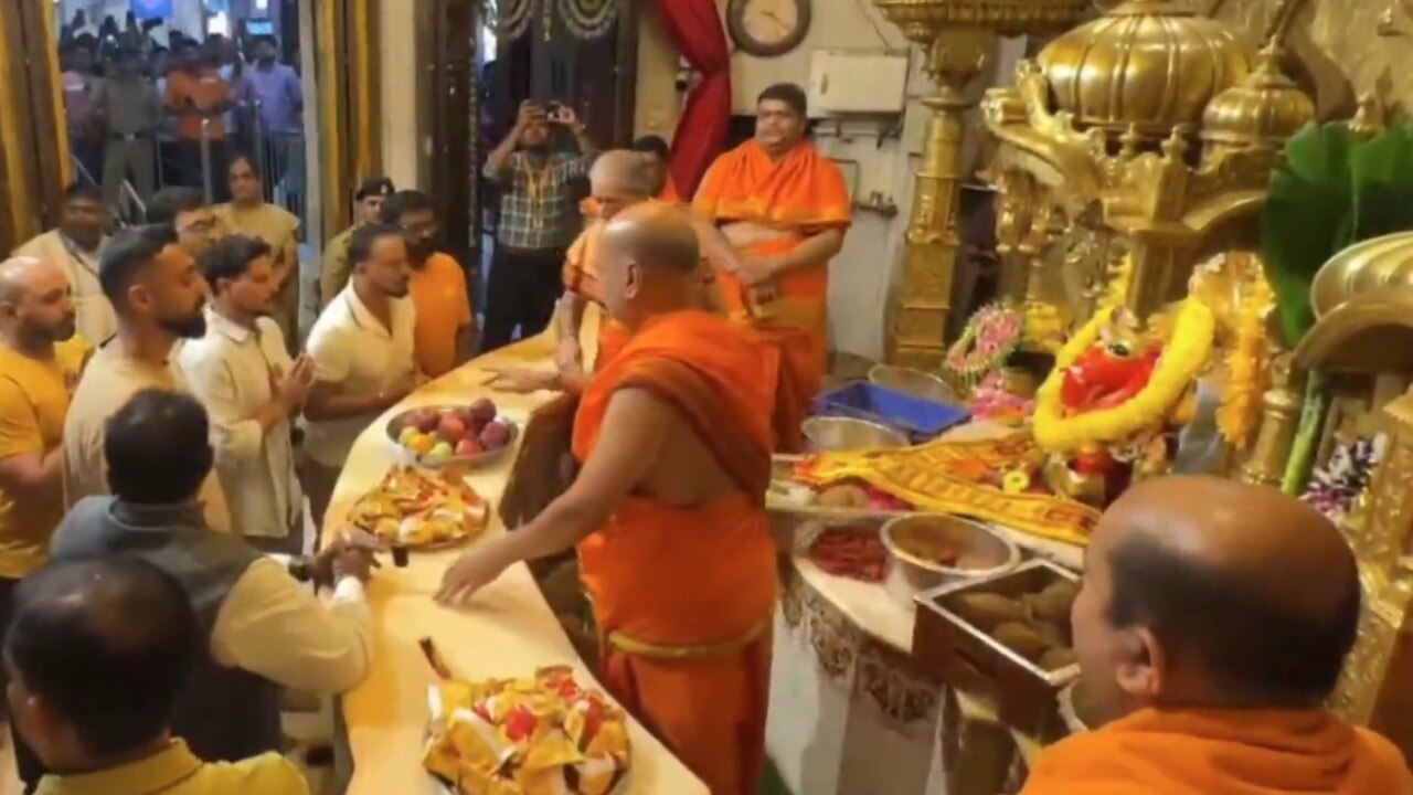 T20 World Cup: India cricketers visit Siddhivinayak temple on matchday ...
