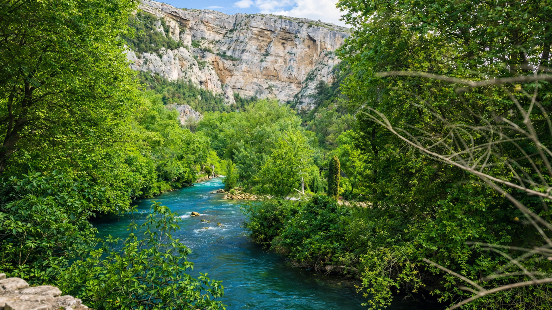 Balade à Fontaine-de-Vaucluse le long de la rivière cristalline (4K)