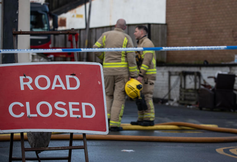 8 dramatic photos as firefighters deal with aftermath of Waterloo Road ...