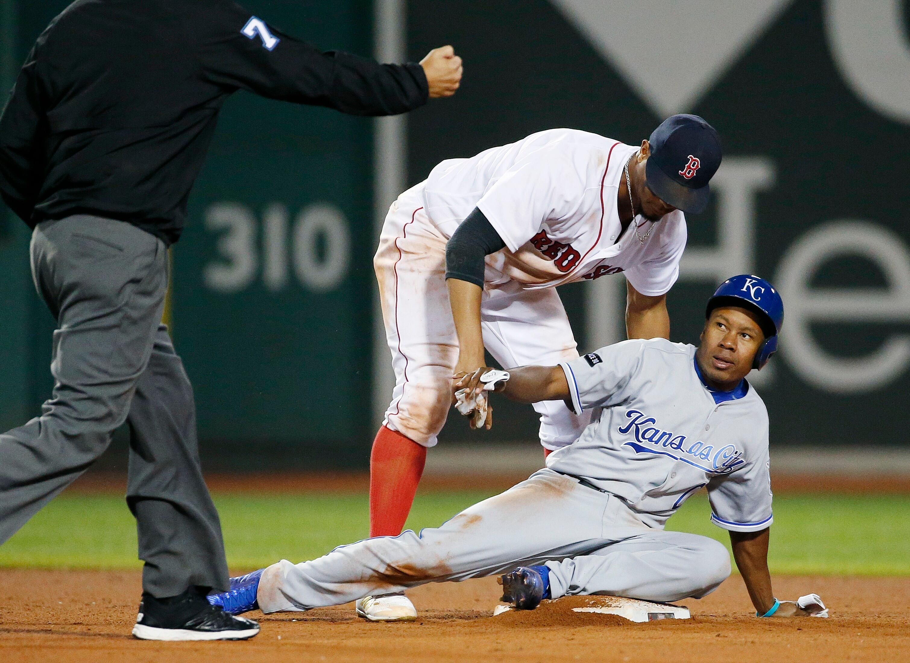 Royals, MLB officials announce passing of former player