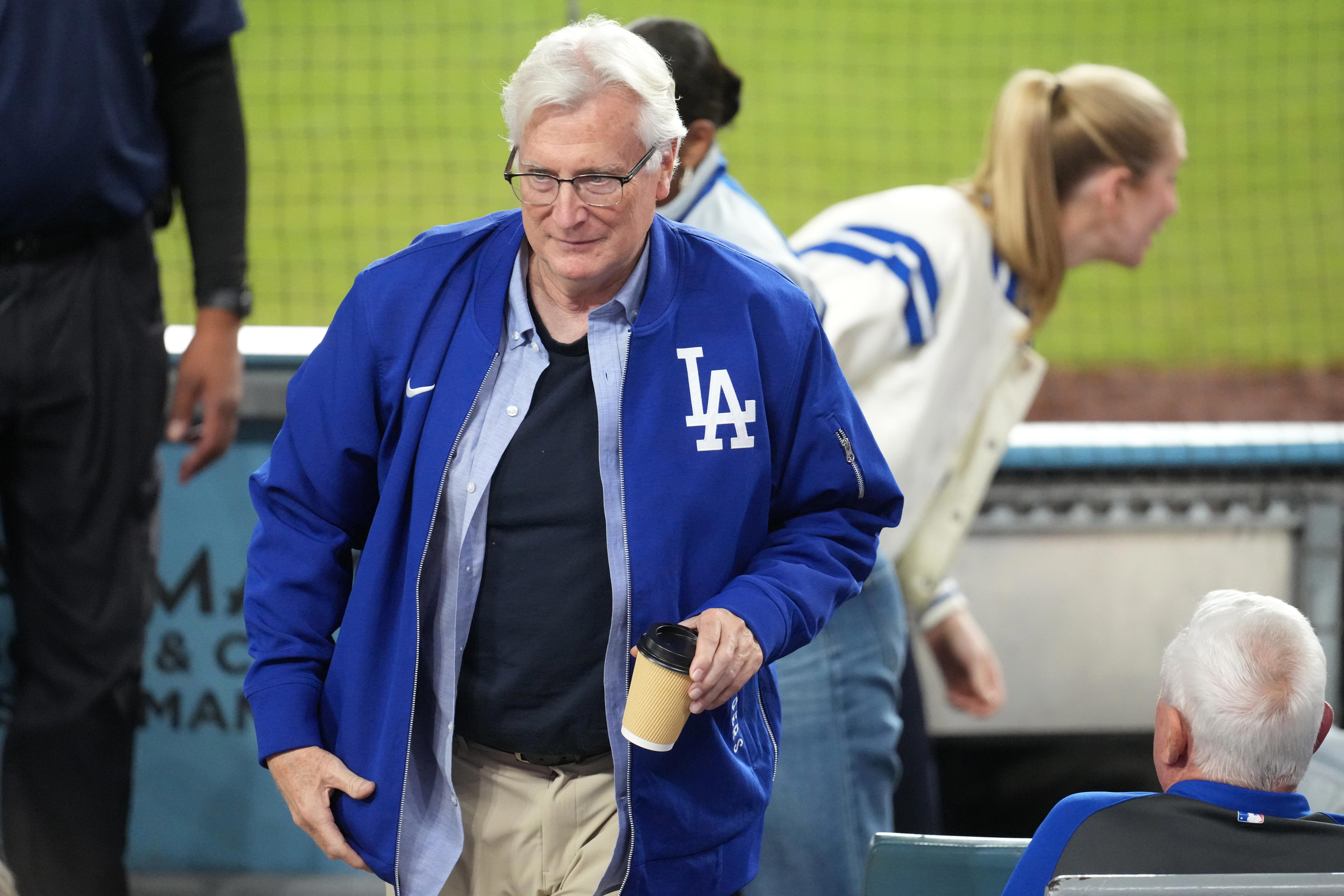 Report: Lakers to model their front office after Dodgers' front office