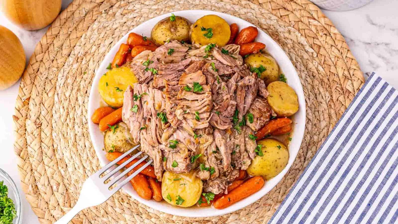 21 hands-off slow cooker recipes that keep cooking low stress