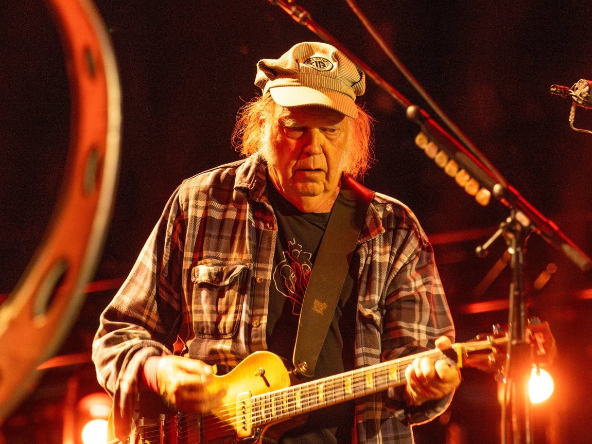 Neil Young cancels all European concerts