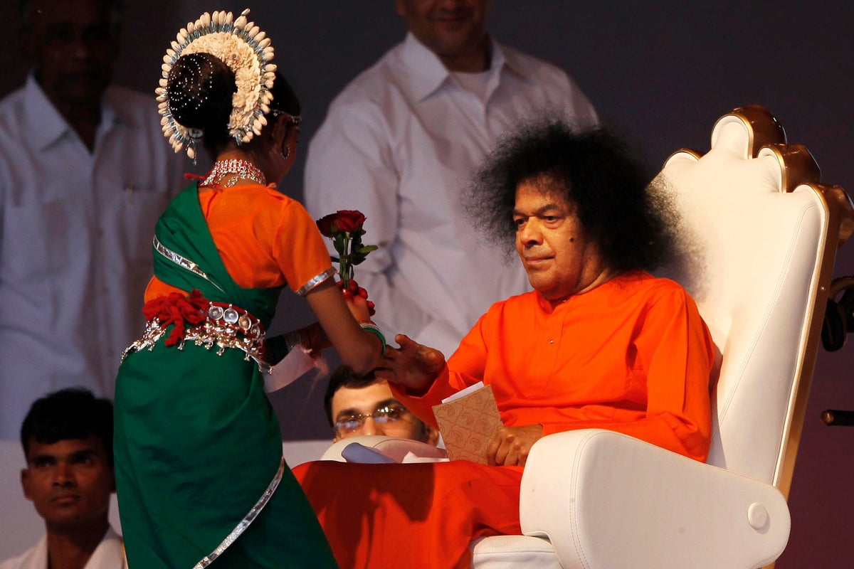 ¿Quién era Sathya Sai Baba, el guía espiritual de Nicolás Maduro y su ...