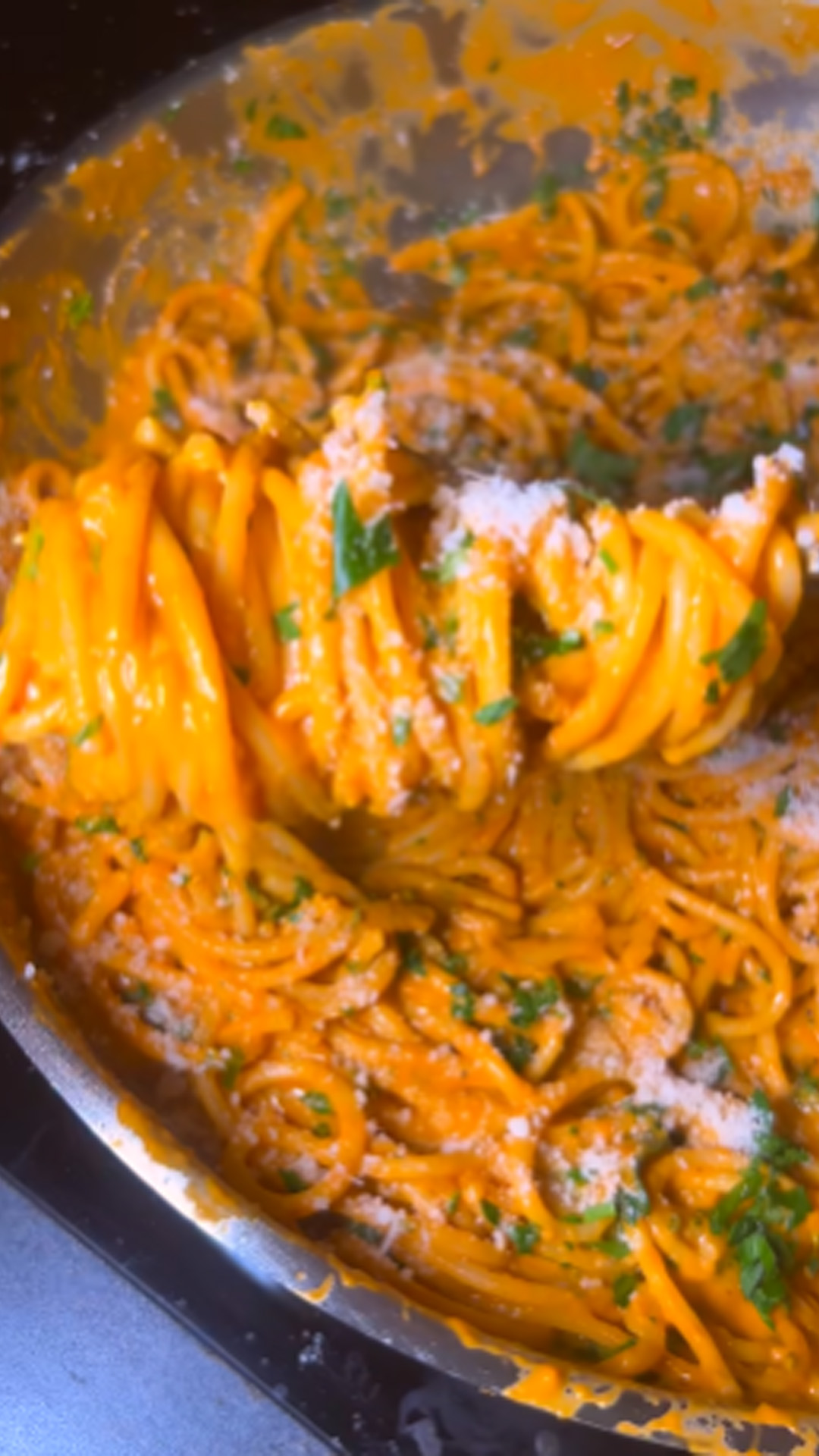 Quick and delicious pasta with peppers and tomatoes