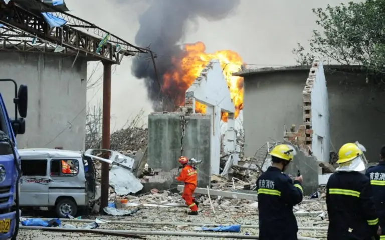 Factory explosion in North China kills 8