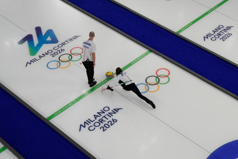 Olimpiadi 2026, oro Lollobrigida nel pattinaggio. Discesa libera a ...