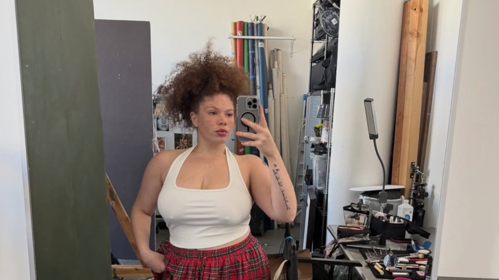 This plus-size model elegantly revives a vintage Scottish piece