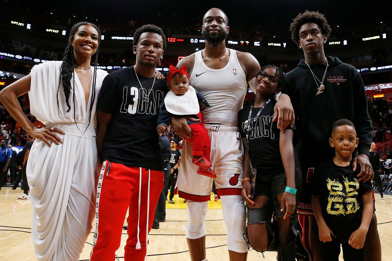 Gabrielle Union and mini-me daughter Kaavia, 7, coordinate outfits at ...