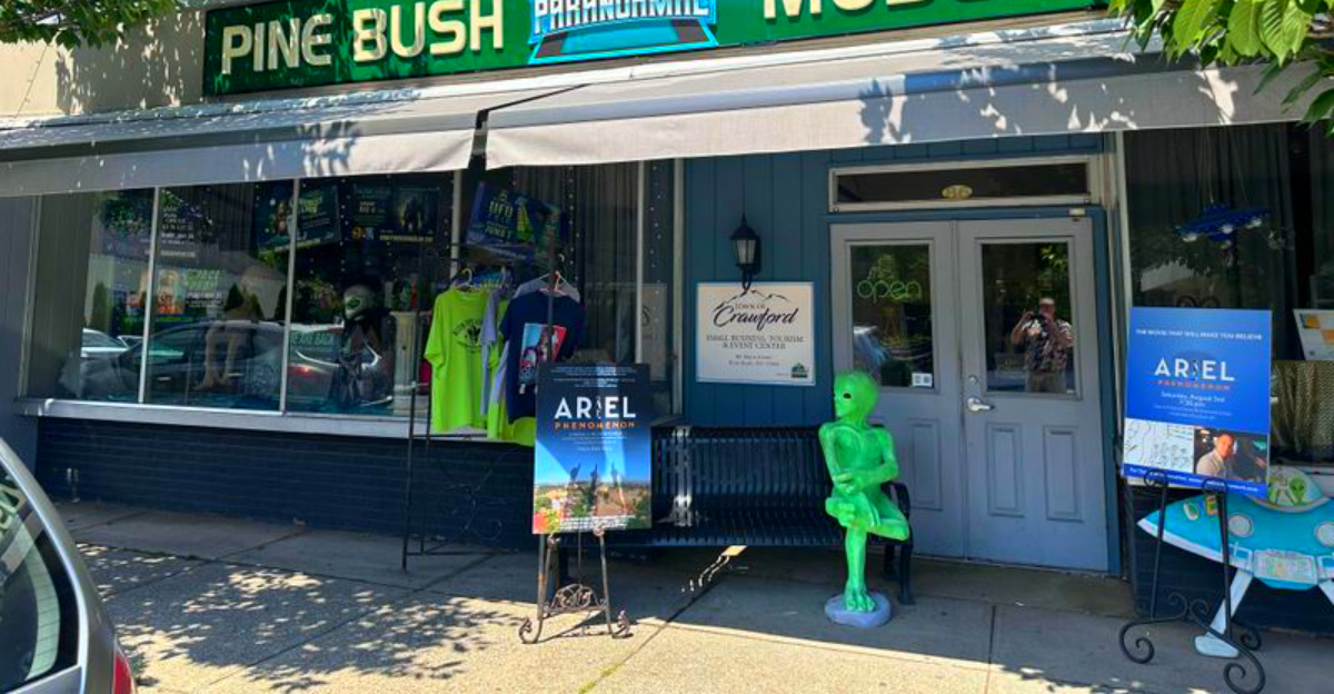 25 small towns in America with the strangest local legends