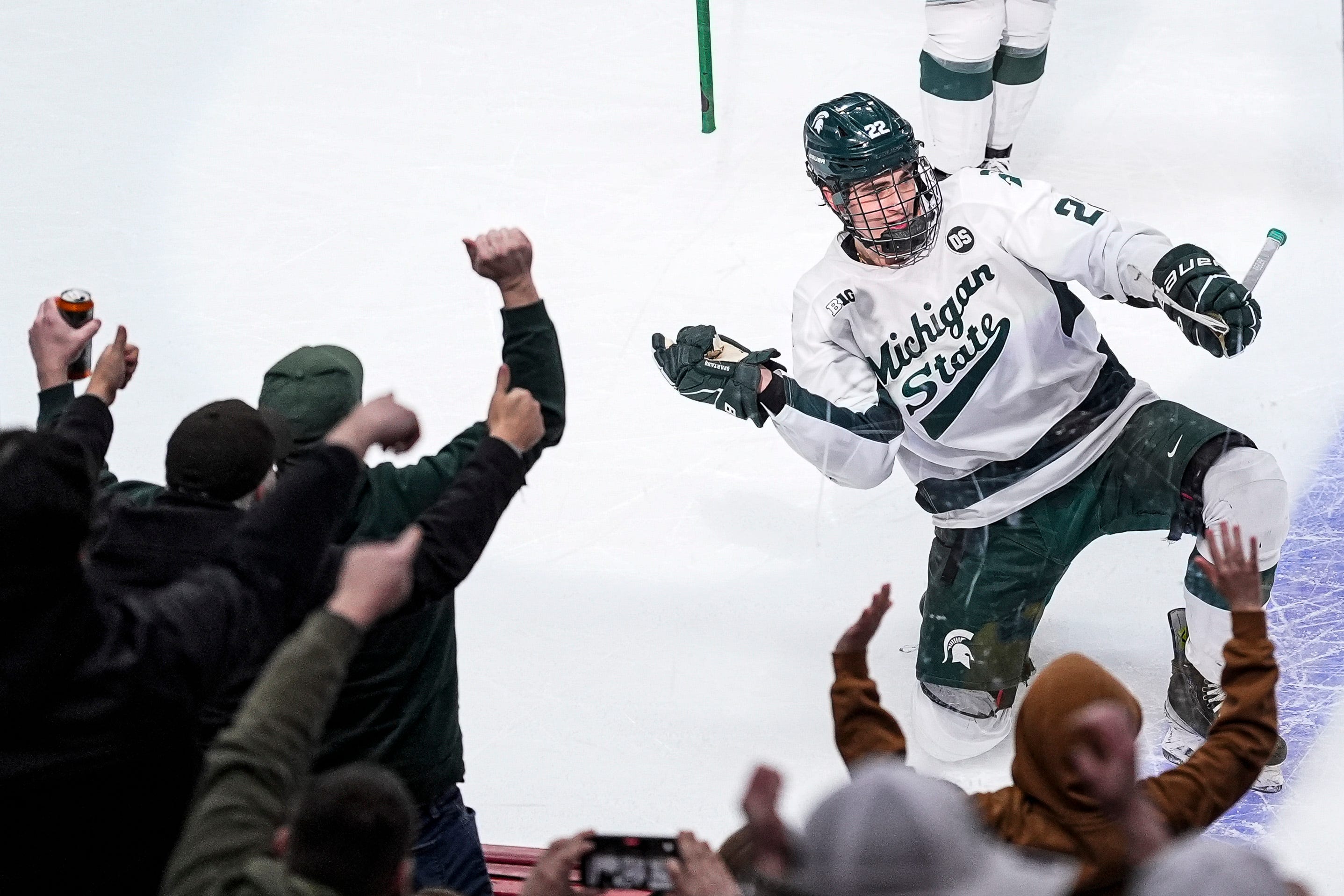 Michigan State hockey rebounds, wins third straight 'Duel in the D ...