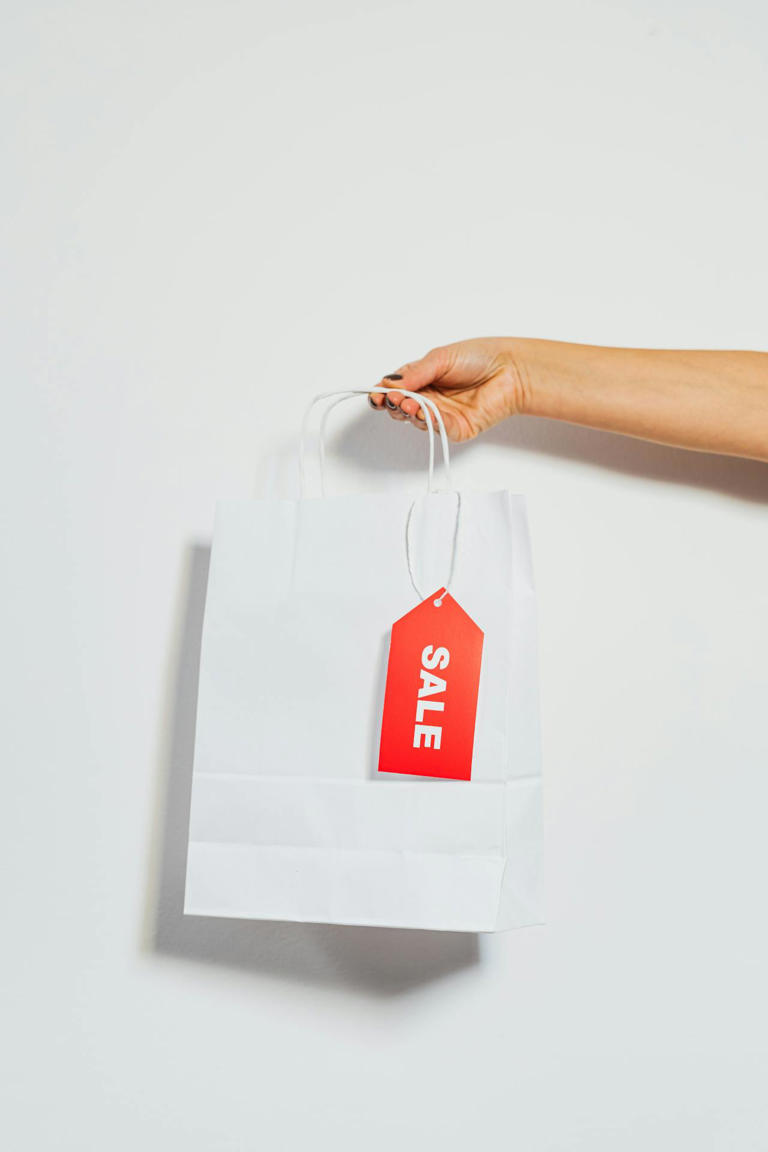 Inside fashion pricing psychology: How brands influence consumer behavior