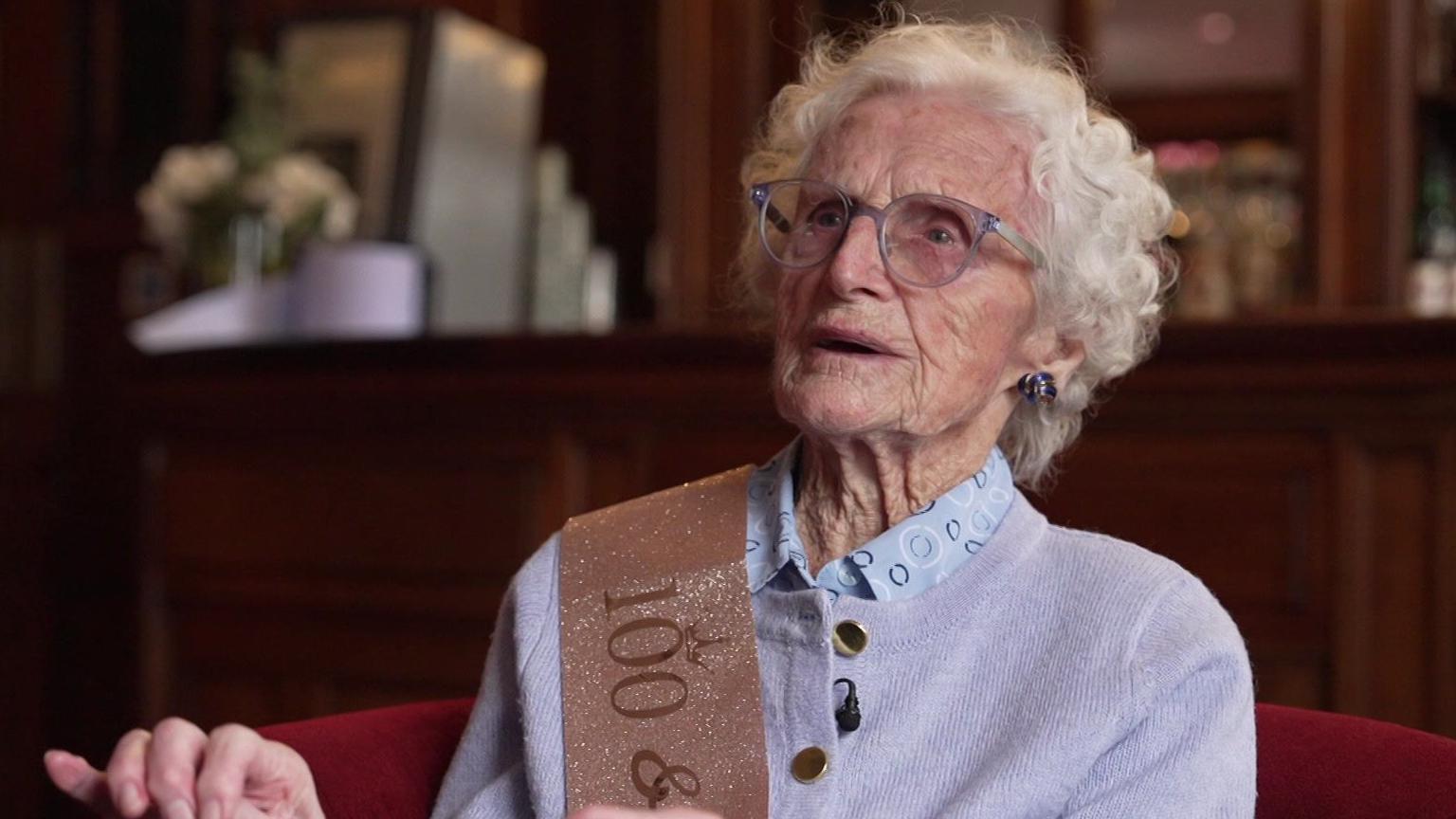 100-year-old theatre usher celebrates by seeing show