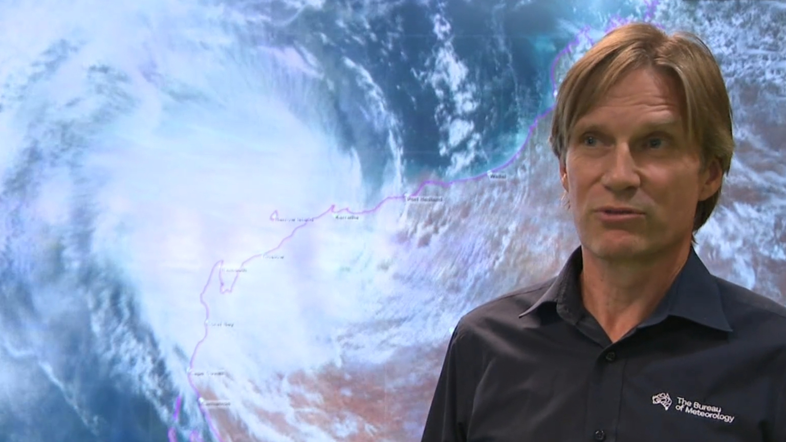 'Too late to leave' as Cyclone Mitchell threatens lives, homes