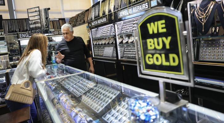 Gold has taken a dive this month — but billionaire investor Thomas ...