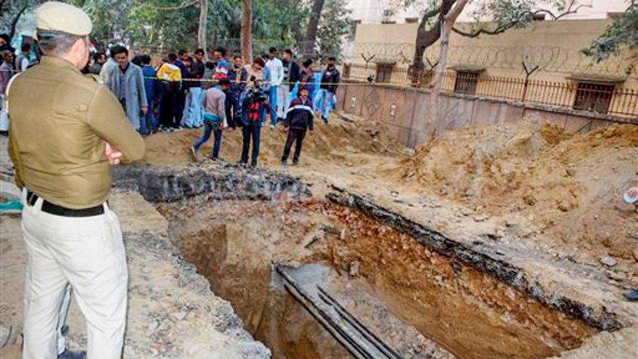 Subcontractor arrested for not reporting man’s fall into pit that led ...