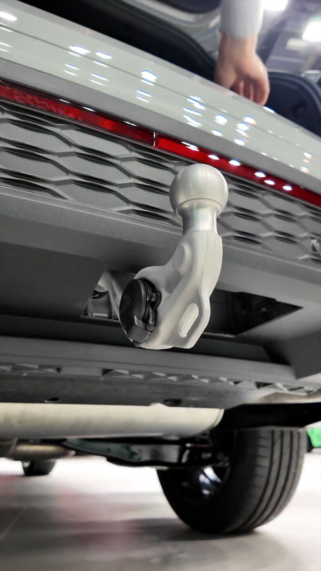 How practical is the deployable towing hook on the Škoda Kodiaq vRS?