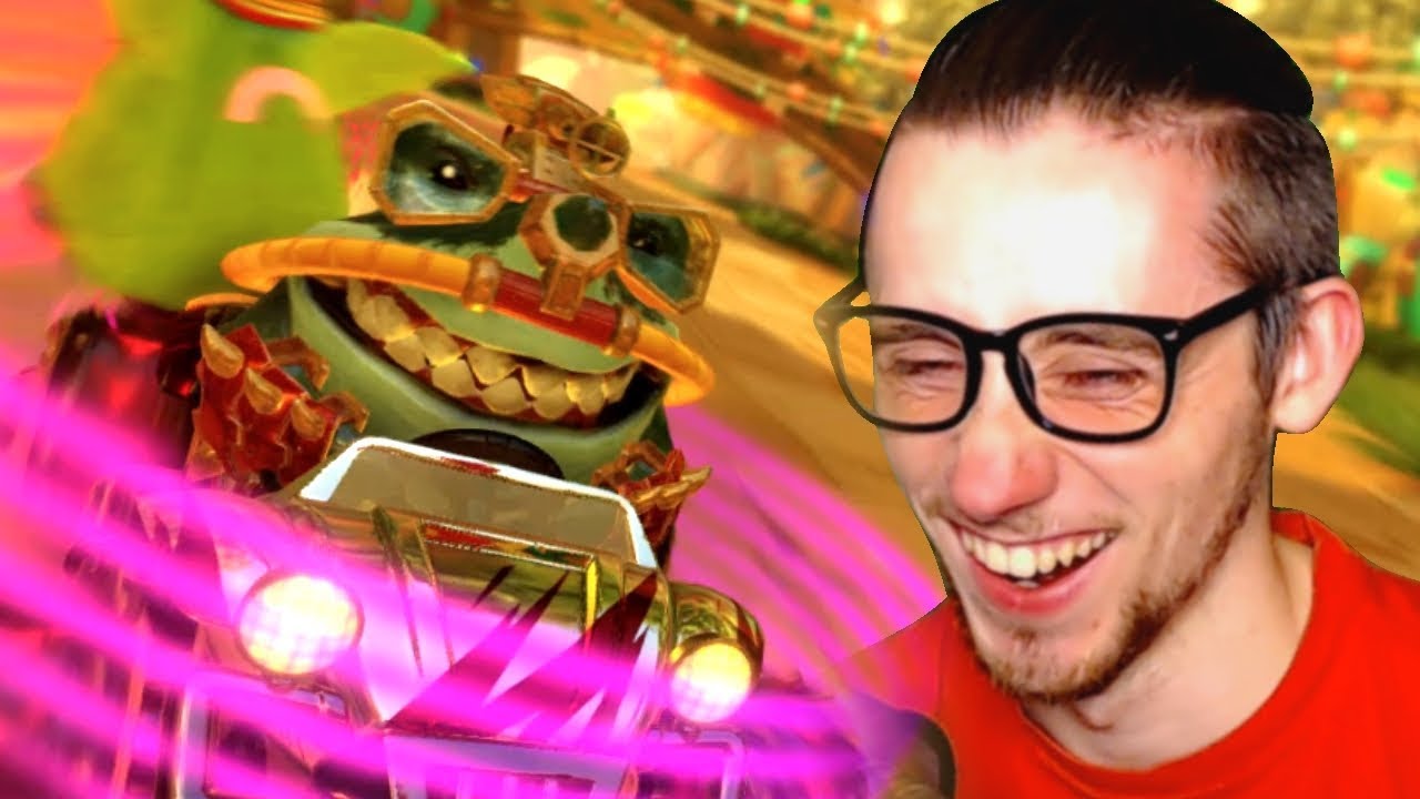 Galaxy brain mask in Crash Team Racing Nitro-Fueled