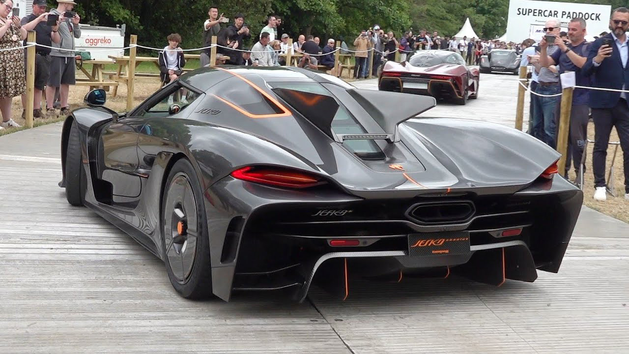 Jesko Absolut arrives in stunning black look