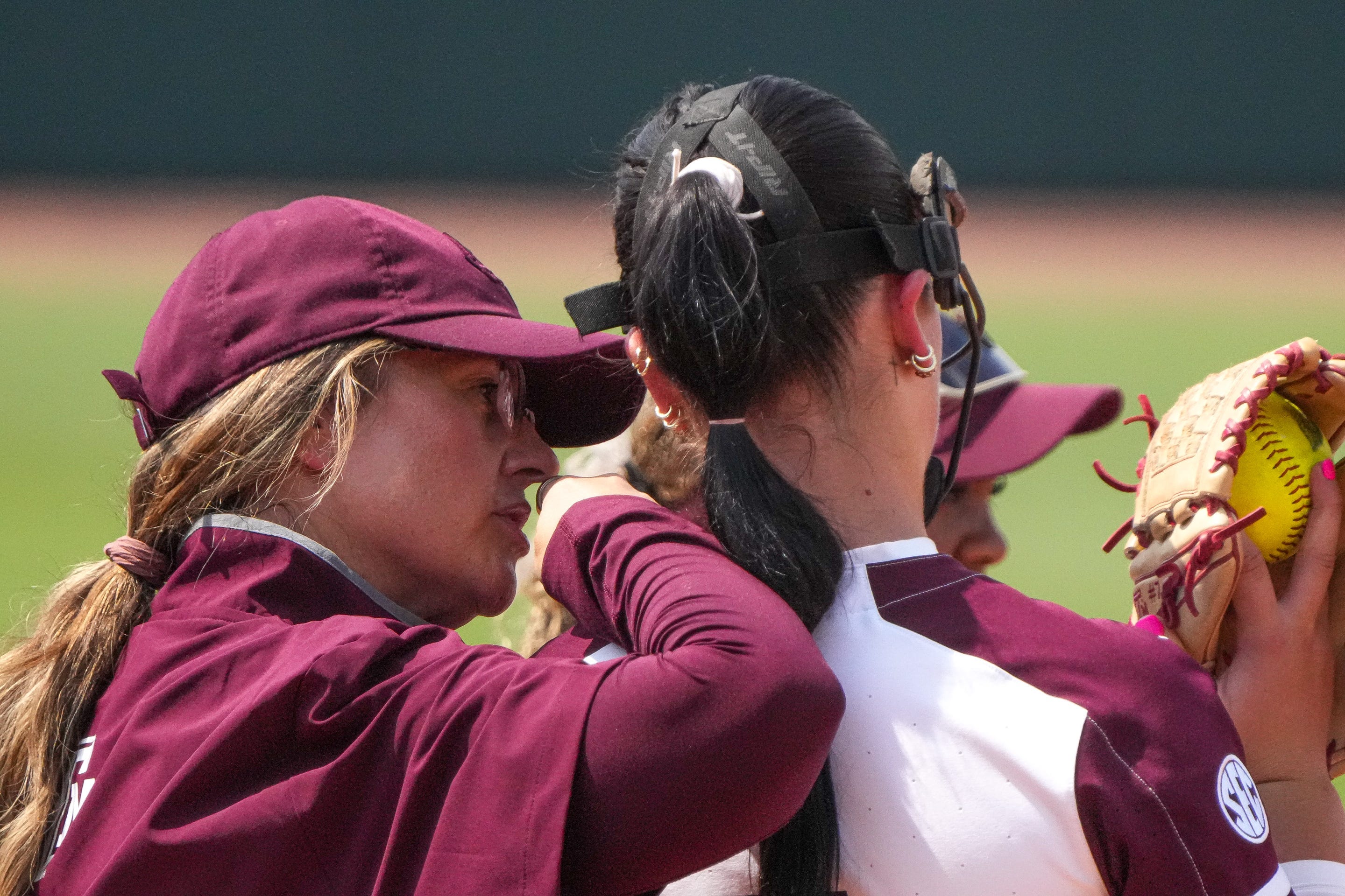 Texas A&M falls 3–2 to No. 1 Texas, dropping its first SEC series