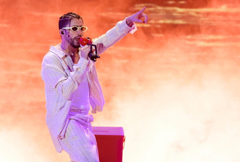What Time Is Bad Bunny's Super Bowl Halftime Show? Start Time in Every ...