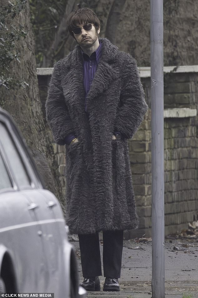 Barry Keoghan transforms into Ringo Starr as he's seen on set of ...