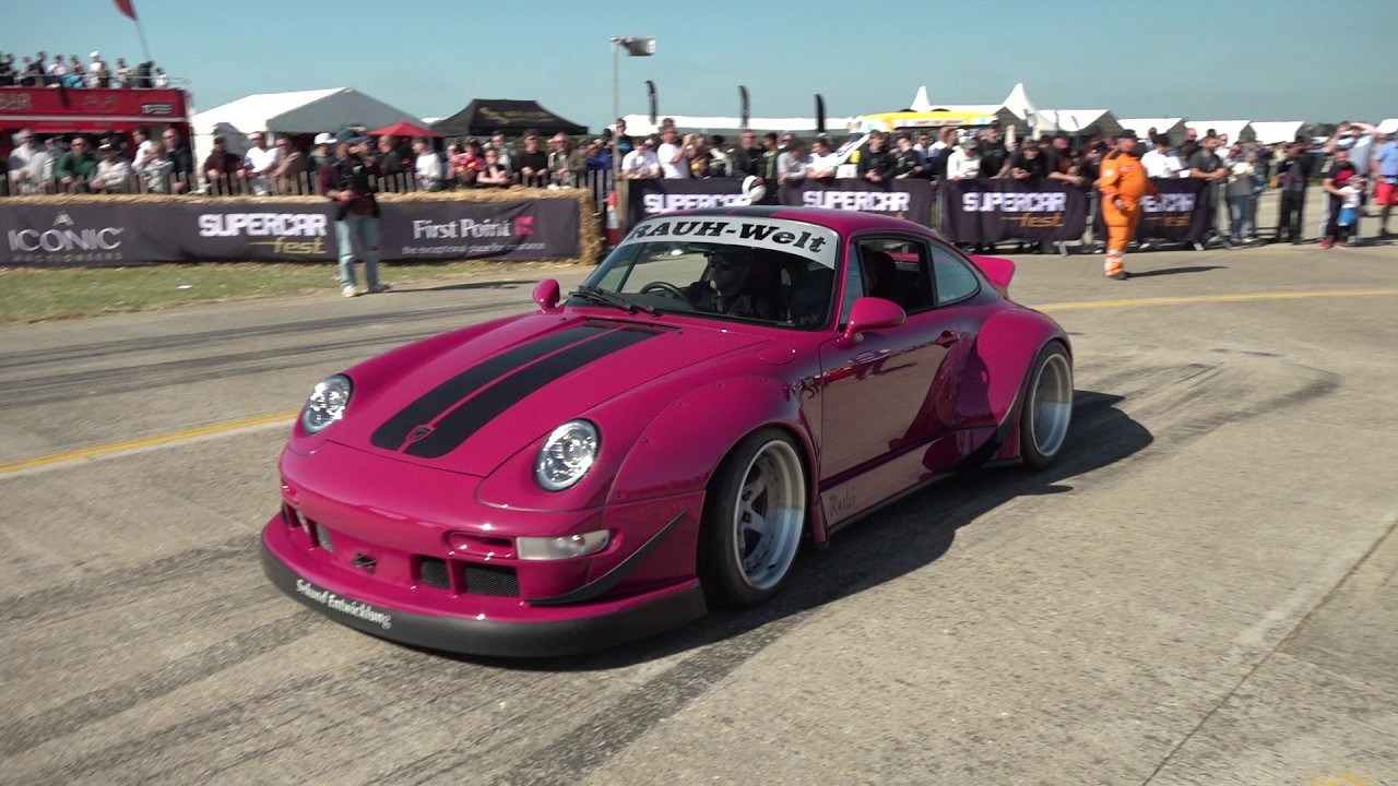 Ruby stone red Porsche 993 RWB with beautiful accelerations