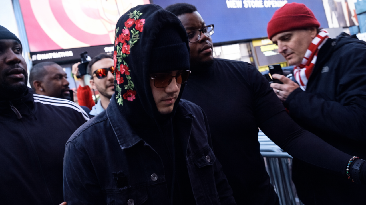 Public reactions to a Justin Bieber look-alike in NYC