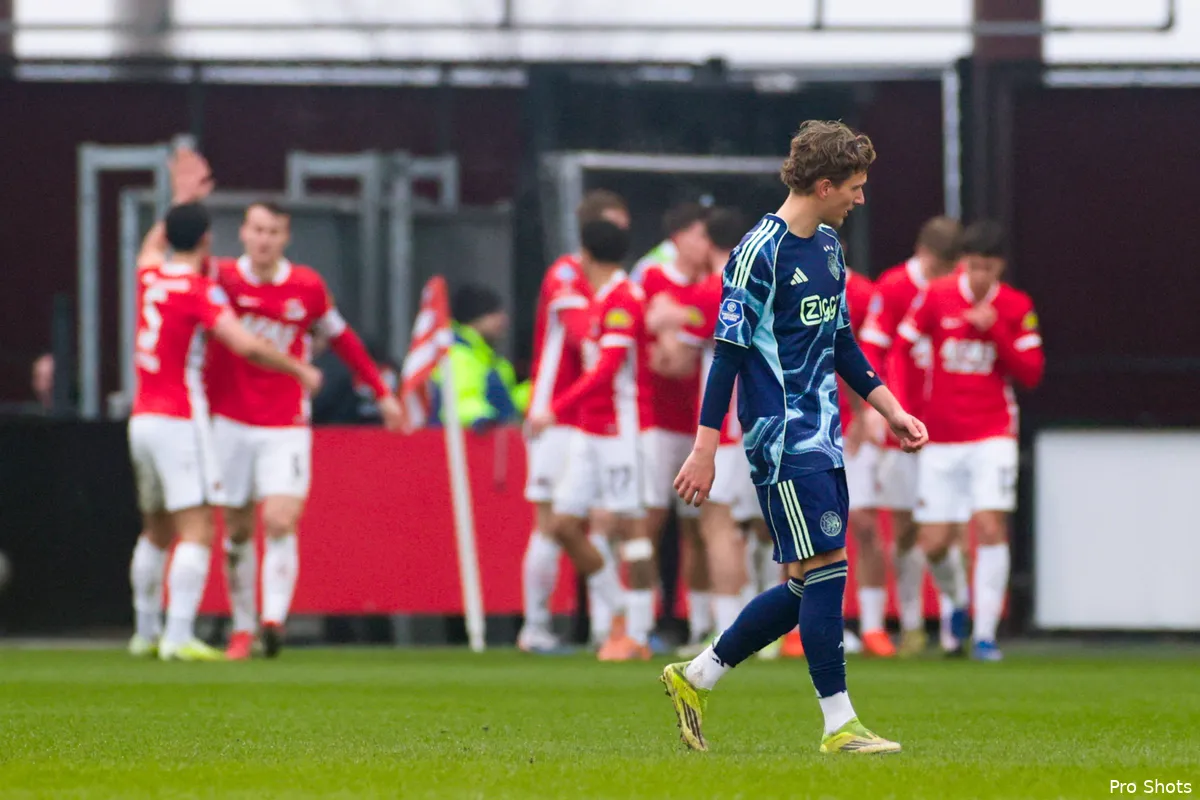 Fitz-Jim redt punt voor inspiratieloos Ajax tegen AZ bij debuut Zinchenko