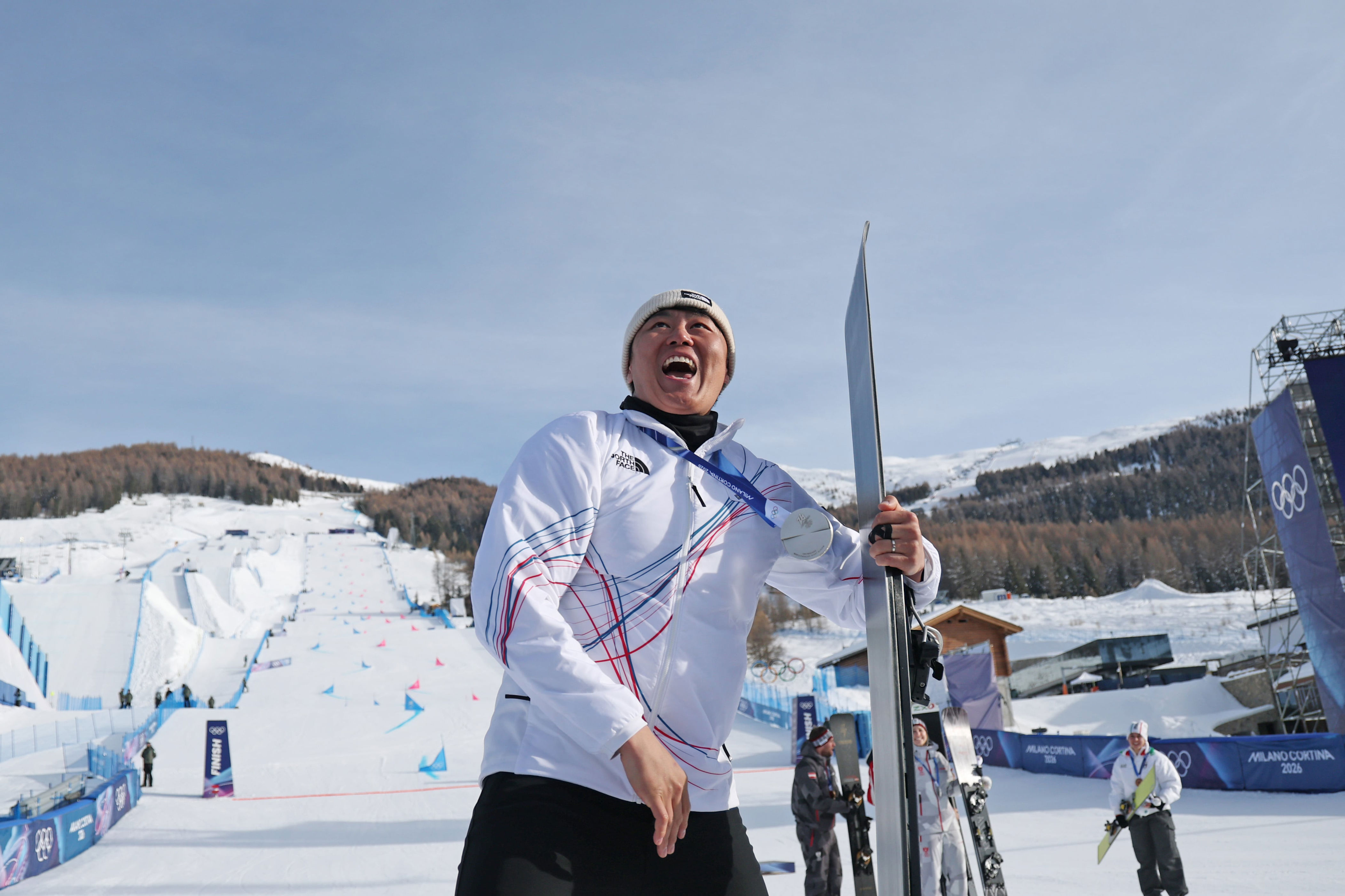Kim Sang-kyum secures silver, jokes about shirtless celebration