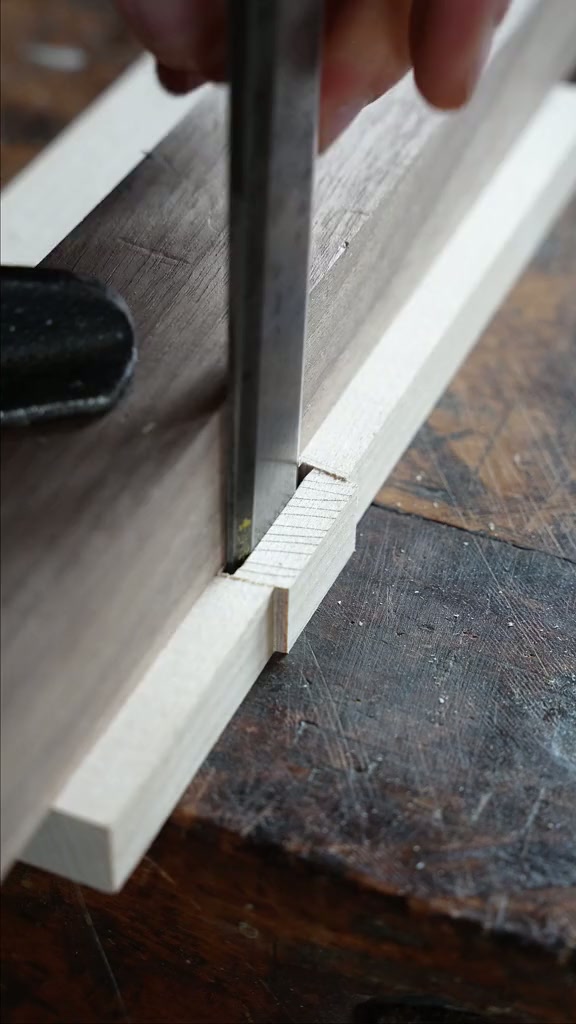 Simple trick for perfectly fitting dovetail joints