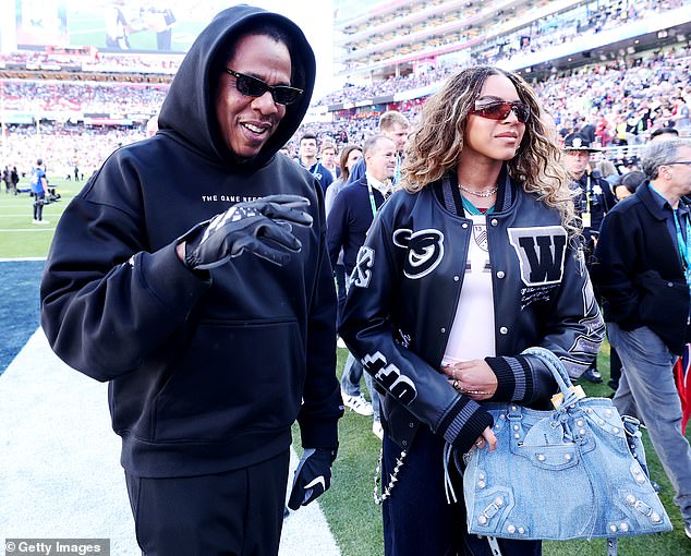 Blue Ivy looks just like her mom as she joins rarely seen sister Rumi ...