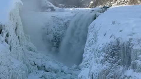 US: Massive ice volcano forms at Letchworth State Park amid winter ...