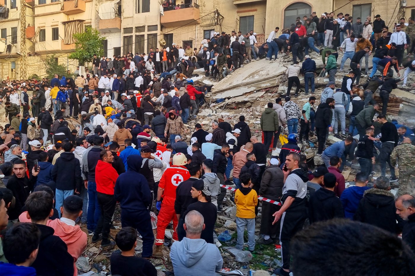Rescue teams search for survivors in building collapse that killed at ...