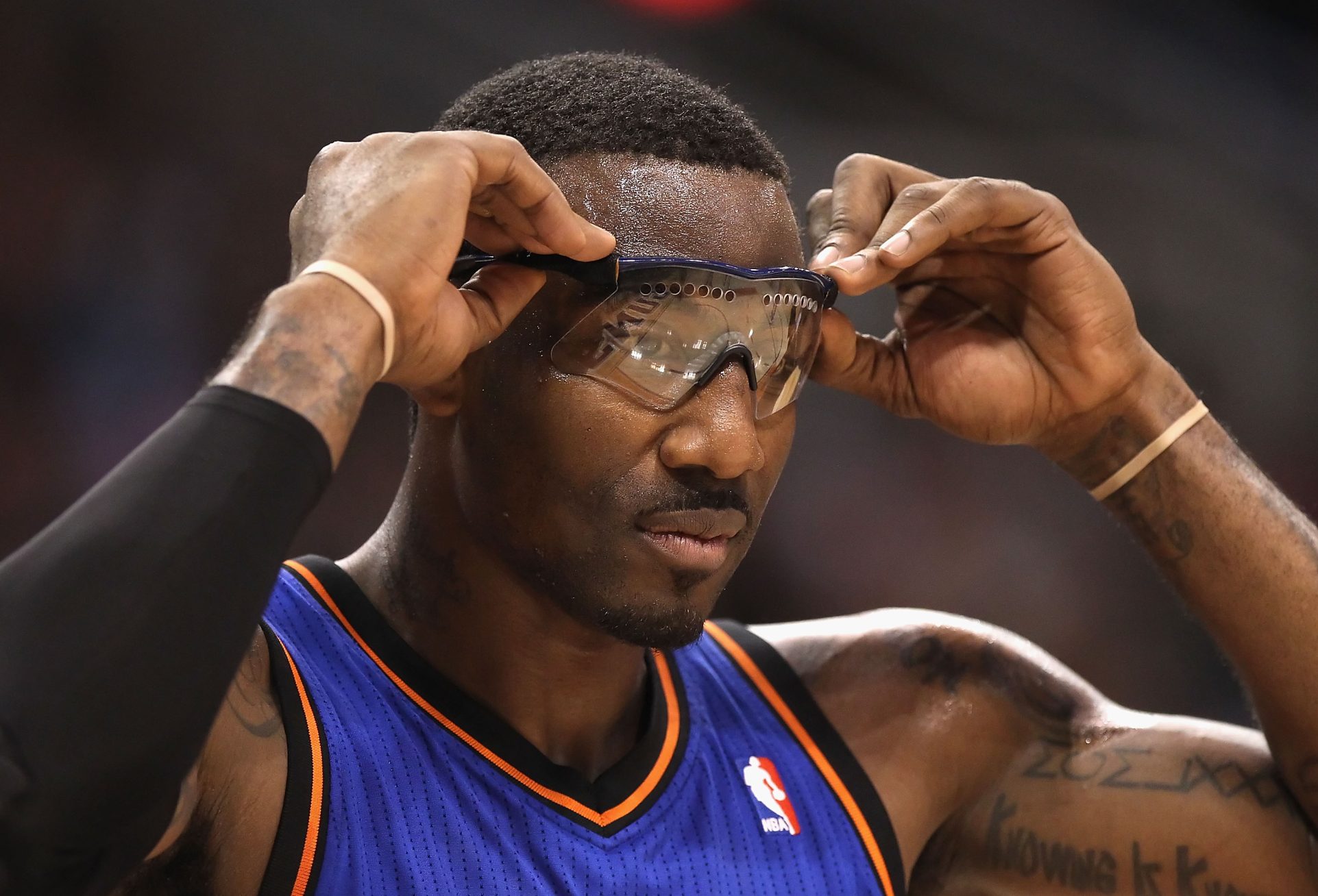 Knicks star returns in Amar’e Stoudemire goggles after eye injury