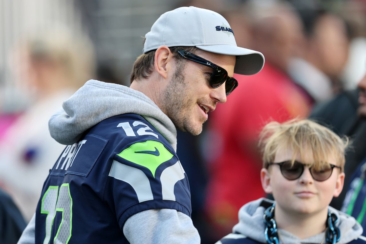 Chris Pratt gets help from his son Jack to announce the Seattle ...