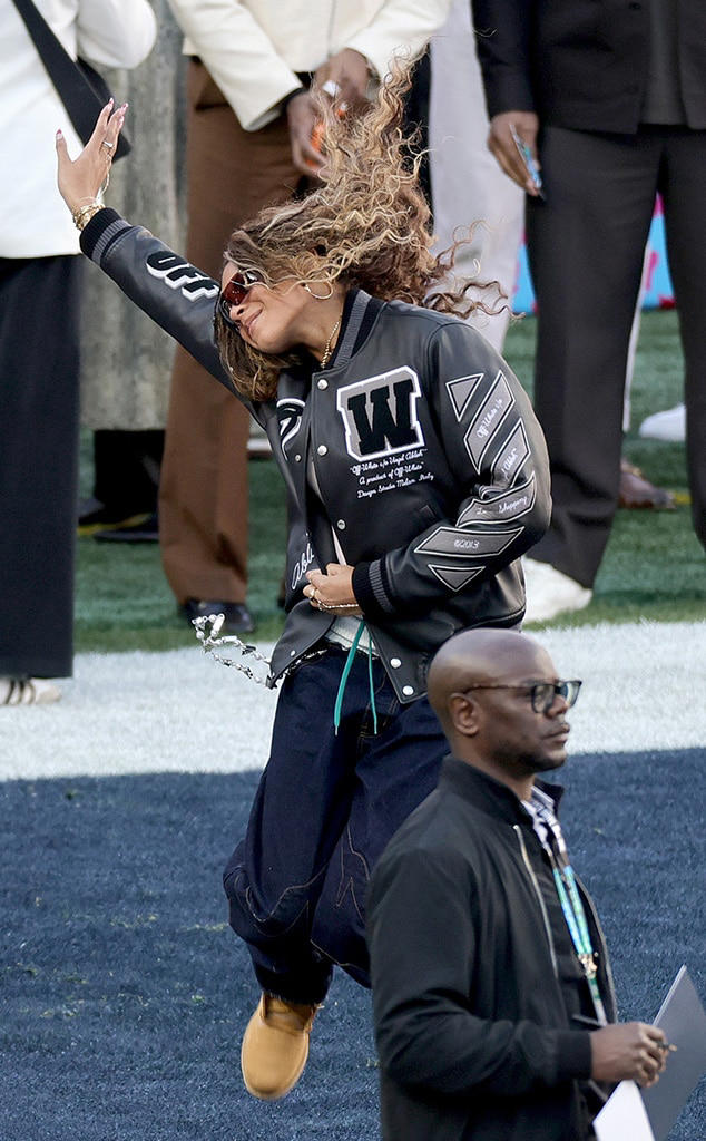 Jay-Z, Beyoncé's daughters Rumi, Blue Ivy step out at Super Bowl 2026