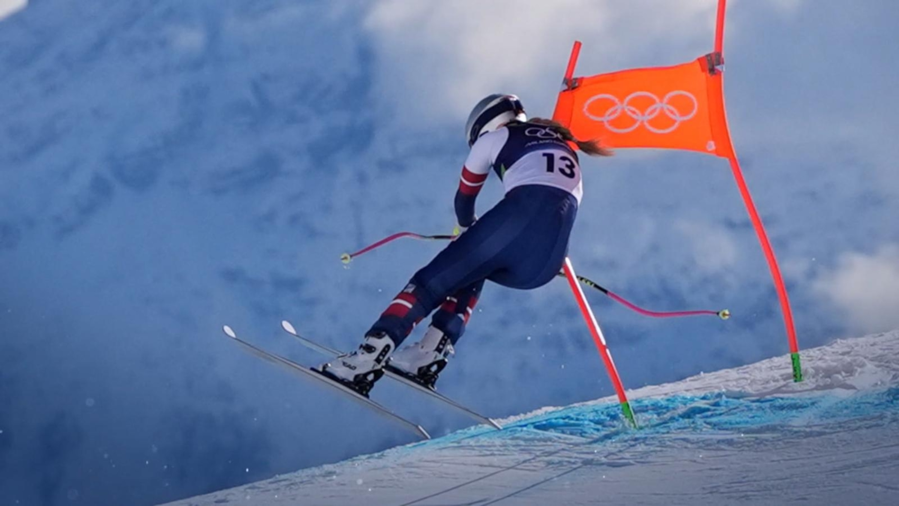 Lindsey Vonn's heartbreak as she crashes during race, airlifted to hospital