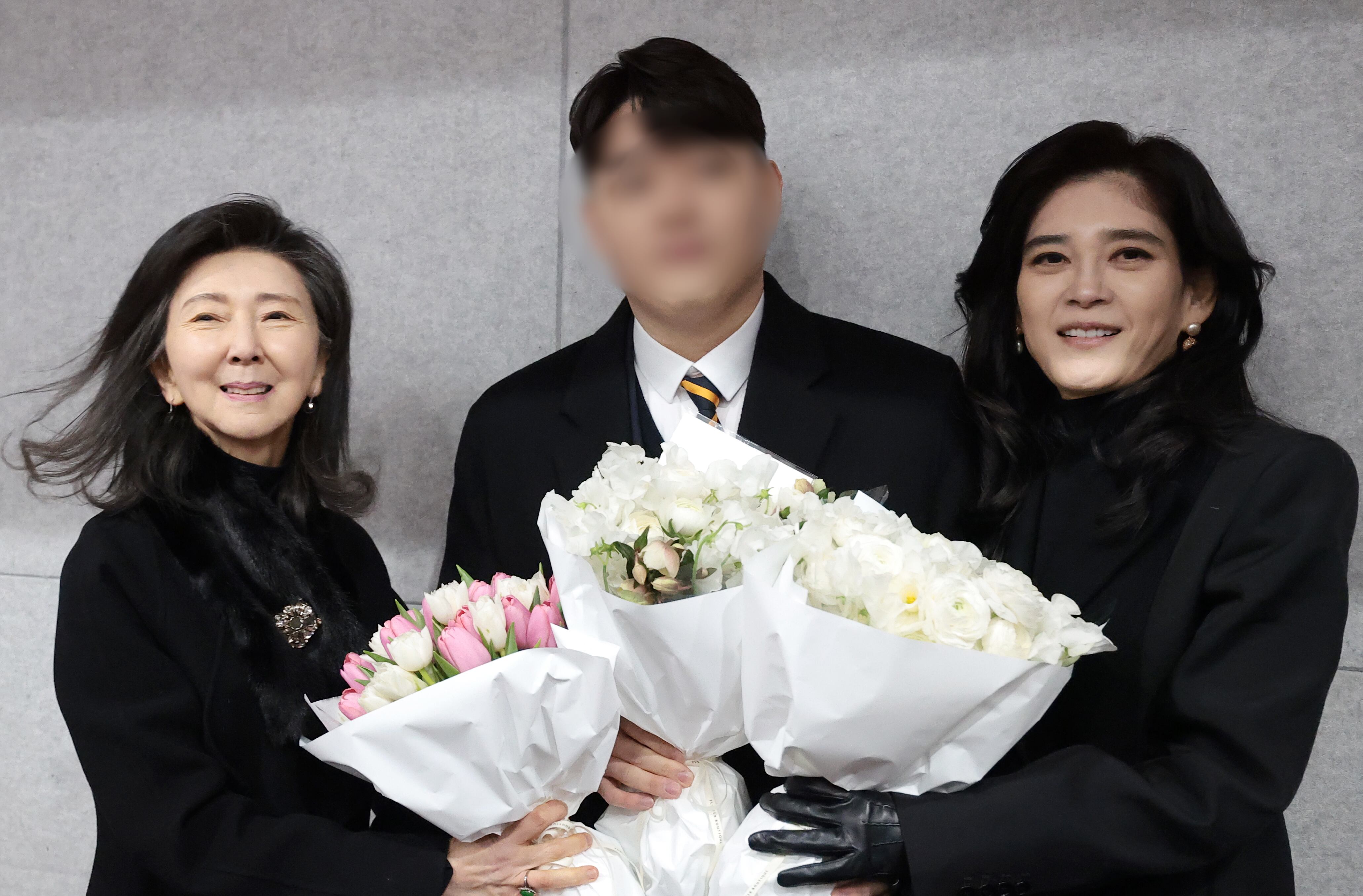 Hotel Shilla president Lee Boo-jin smiles at son's graduation