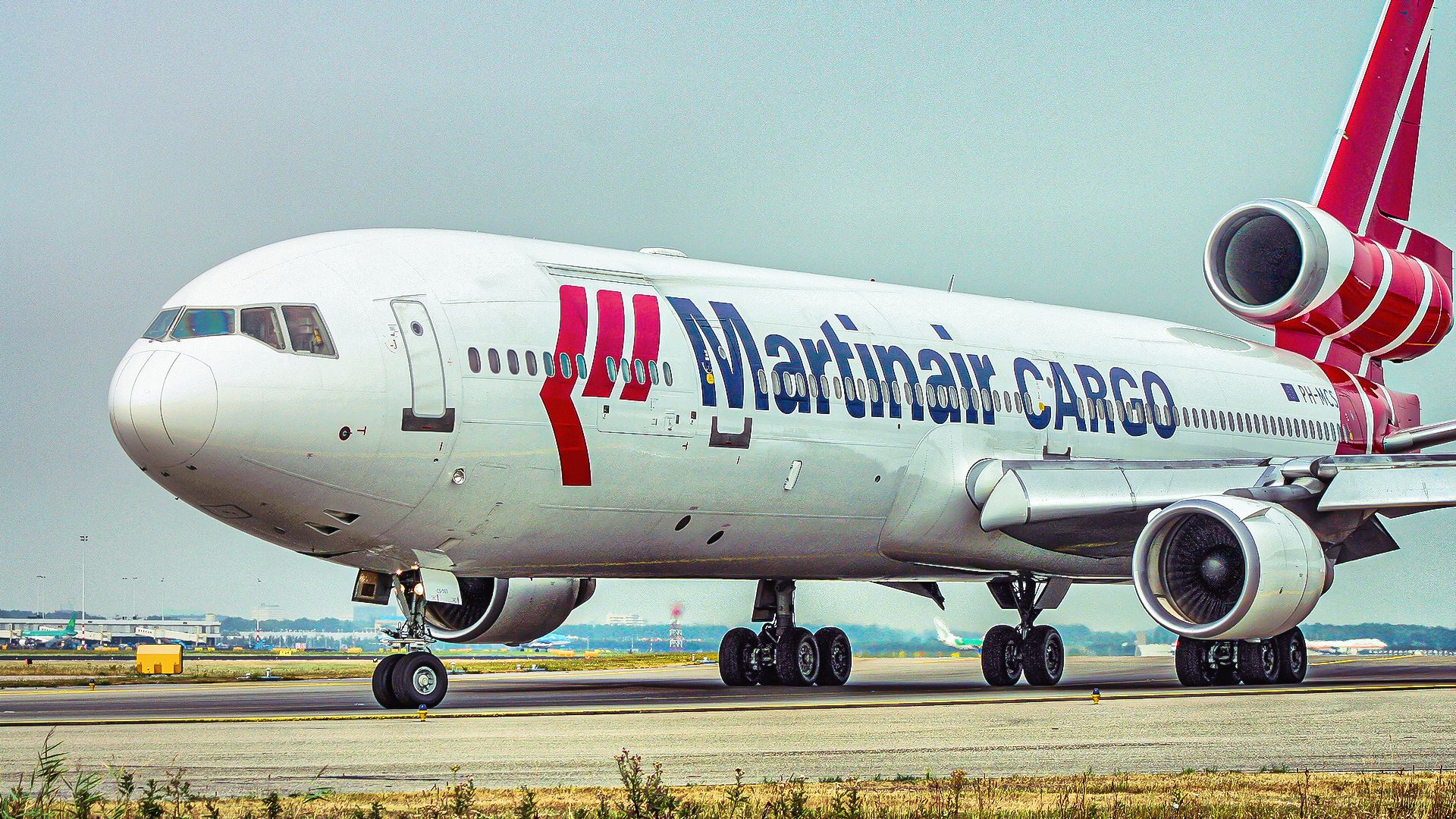Is it true that the McDonnell Douglas MD-11’s tail engine has a fan?