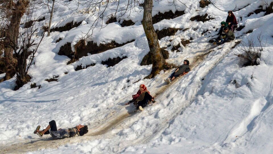 Weather today: IMD predicts more snowfall in Jammu and Kashmir ...