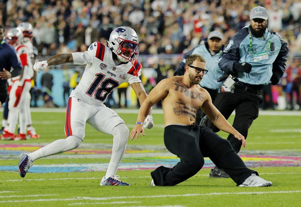 Super Bowl suffers delay after streaker runs onto field before being ...