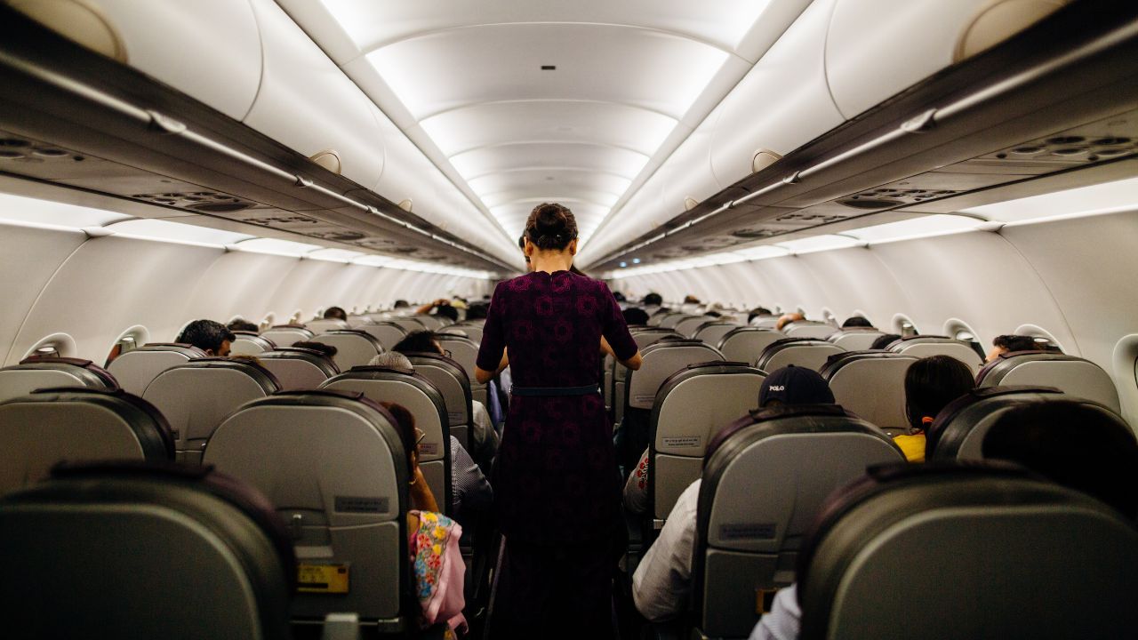 25+ secrets airline workers are finally admitting