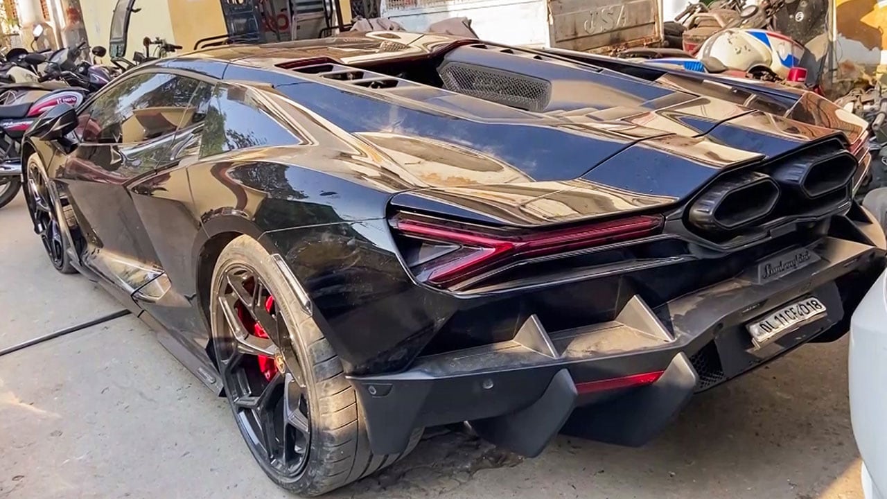 When track machines meet city streets: Lamborghini Revuelto crash in Kanpur